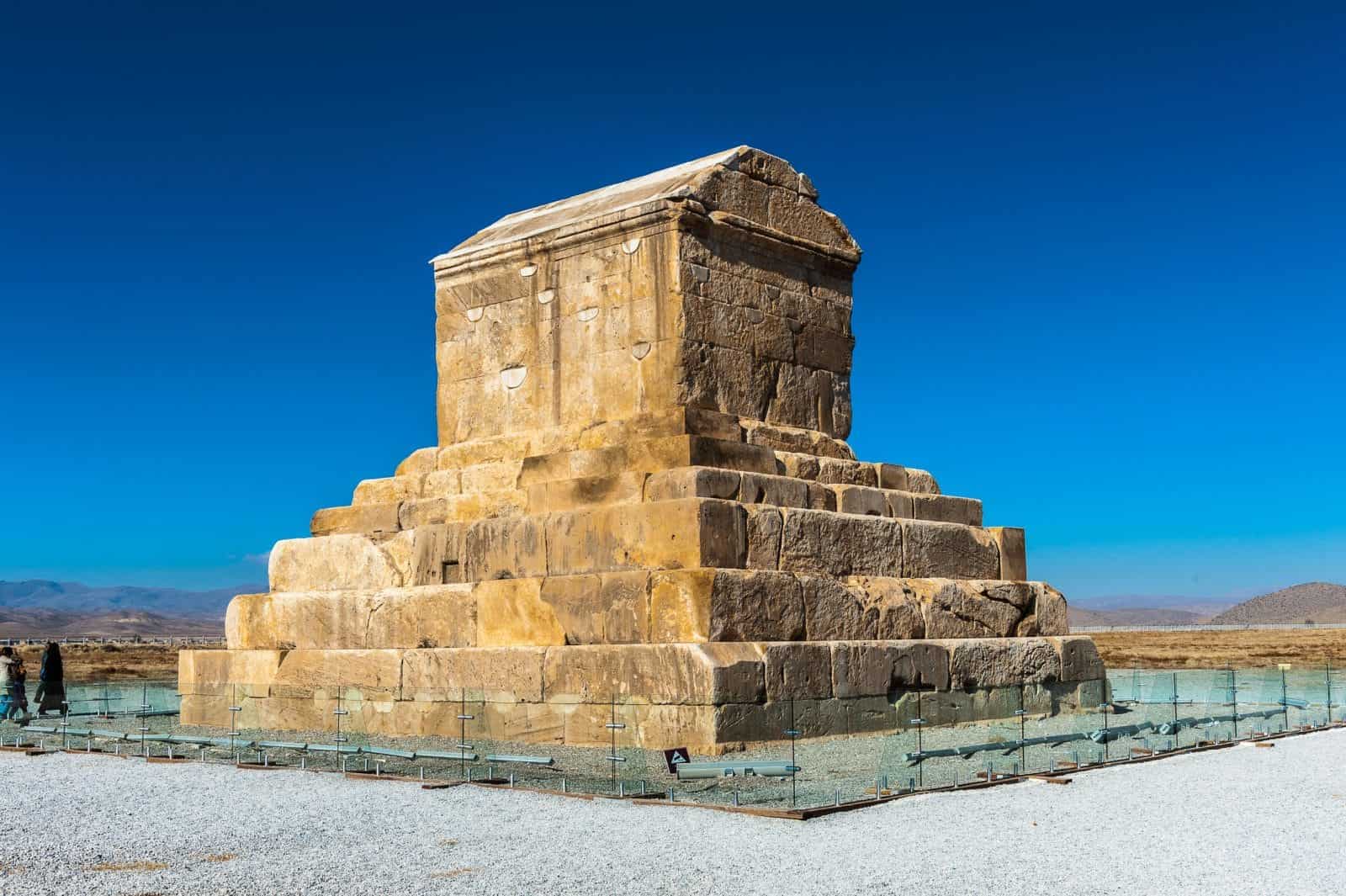 14-Day Travel to Iran – Magical Persia Tour - RJ Travel Tour Operator & DMC